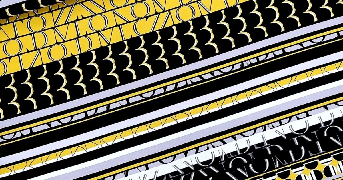 Viscose tricot print in banen geel | Megastoffen